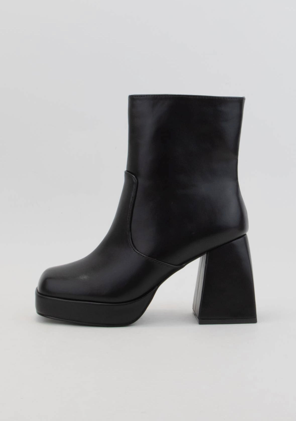 Square toe flare heel boot – Prairie Girl the label
